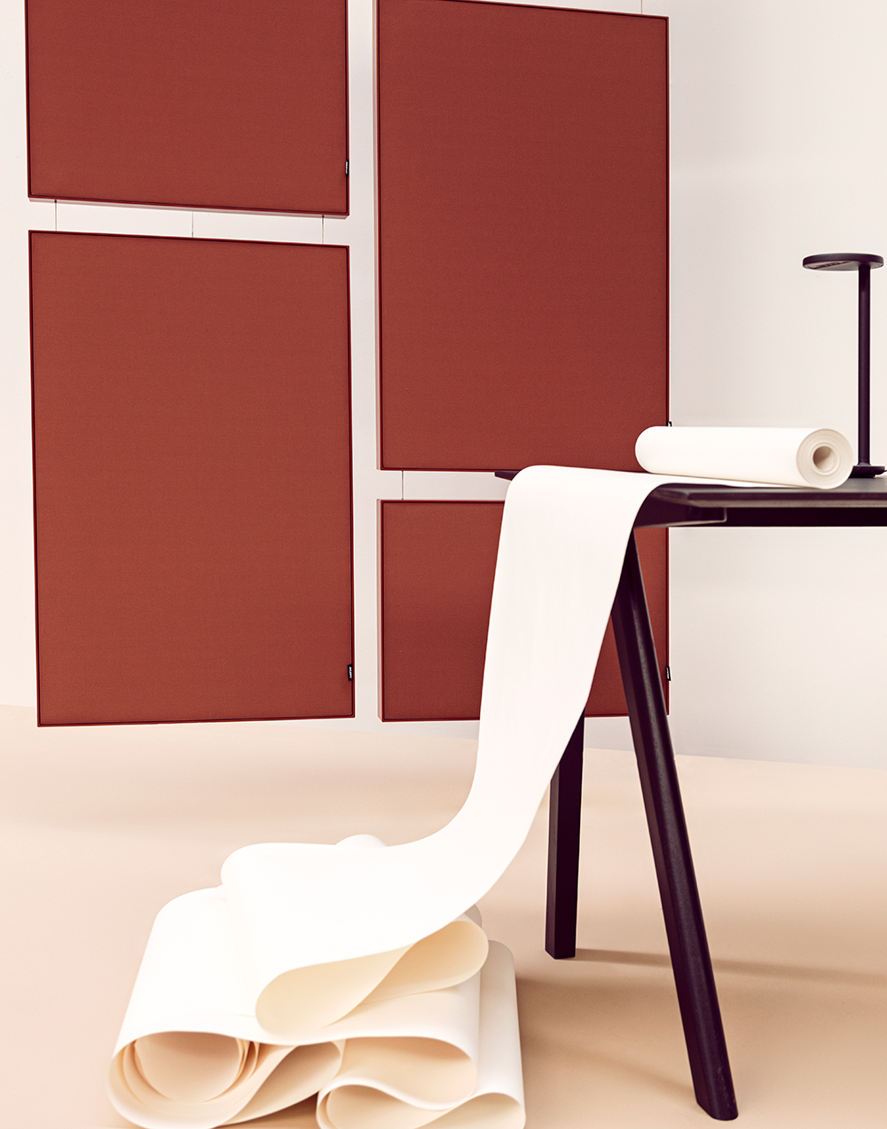 Vertical Suspended Screen • AKUART